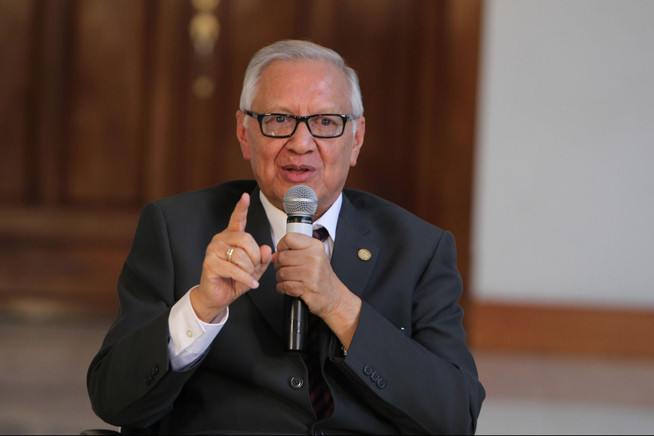 Jalón de orejas: recuerdan a funcionarios trabajar medio día del 24