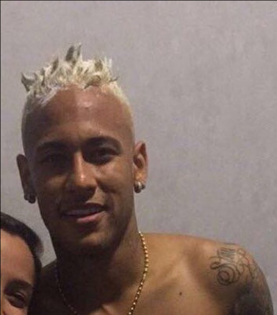 Neymar también se pinta el pelo de rubio