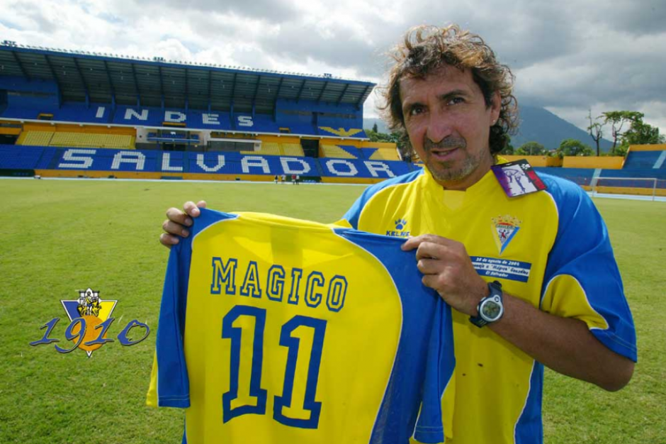 La historia del Mágico González, la leyenda salvadoreña del fútbol español