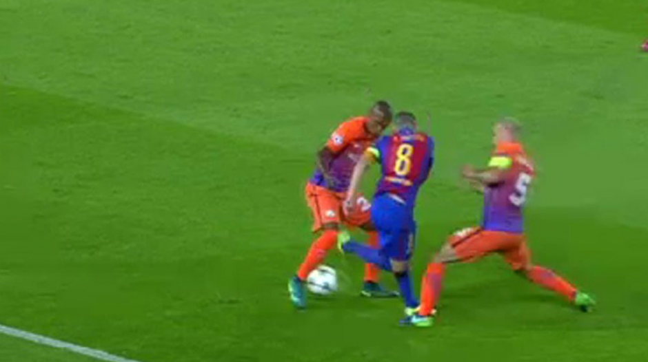 La jugada del genio Andrés Iniesta contra el City que nadie vio