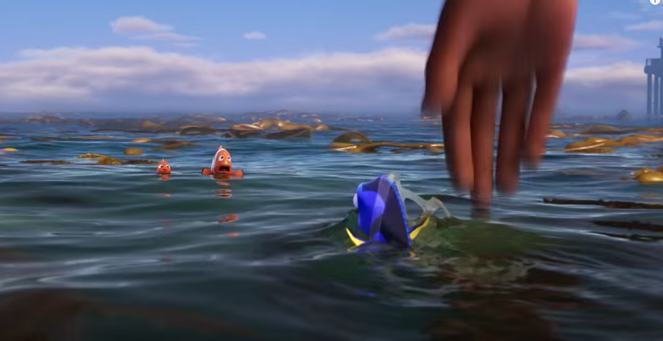 Dory busca a su familia en el fondo del mar