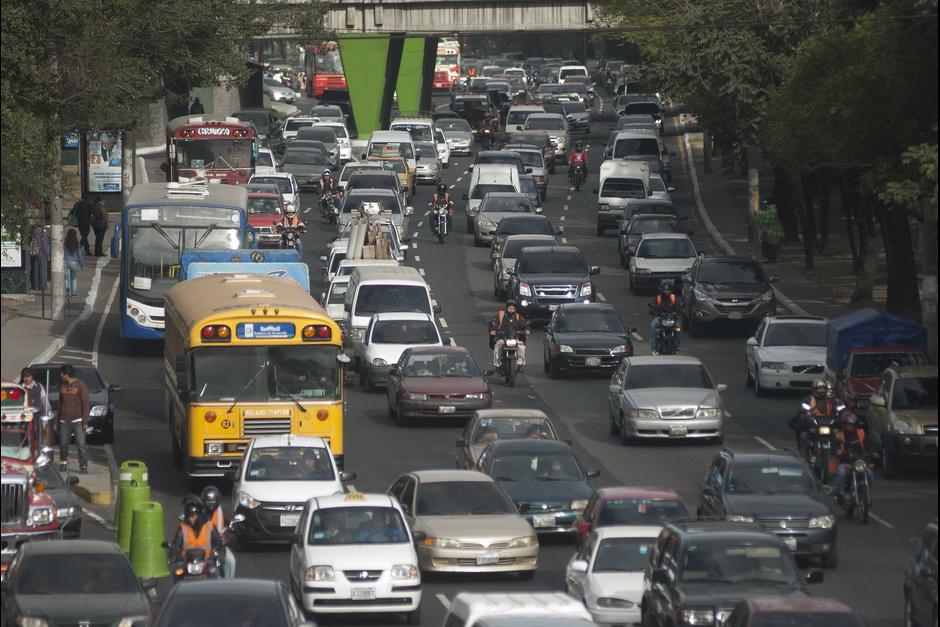 #TráficoGT: se prevén hasta 15 minutos más de cola para este 2017