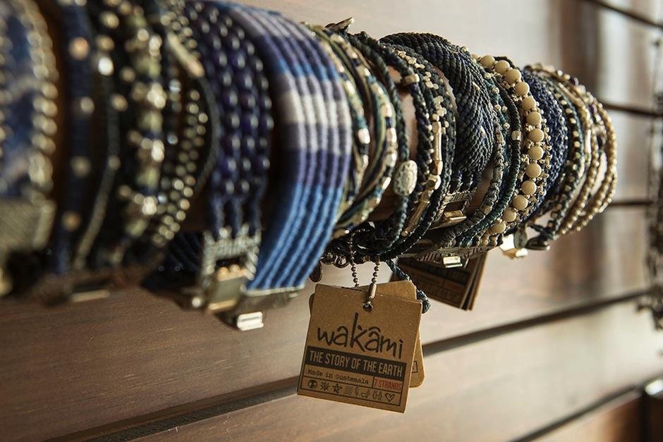 Alejandro Sanz lució sus pulseras Wakami en su visita a Guatemala