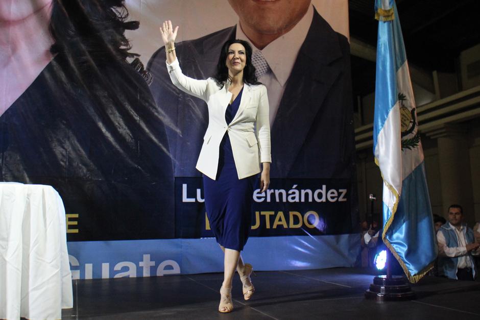 Zury Ríos celebra inscripción y apuesta por la campaña "hormiga"