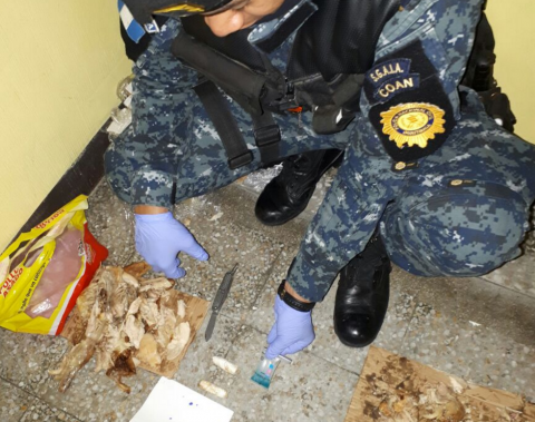 ¿Droga oculta en pollo asado? Así pretendían enviar una encomienda | Soy502