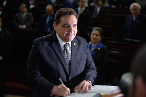 Boris España renuncia de MR tras pleito con Alejandra Carrillo | Soy502
